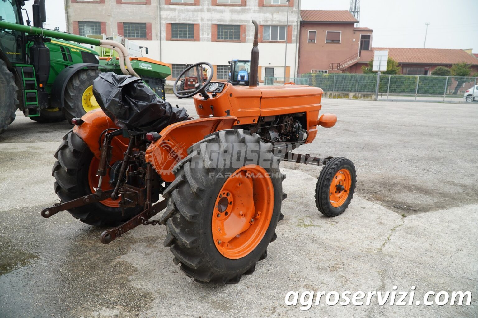 TRATTORE FIAT 300 (ANNO 1972) 30 CV - Agroservizi